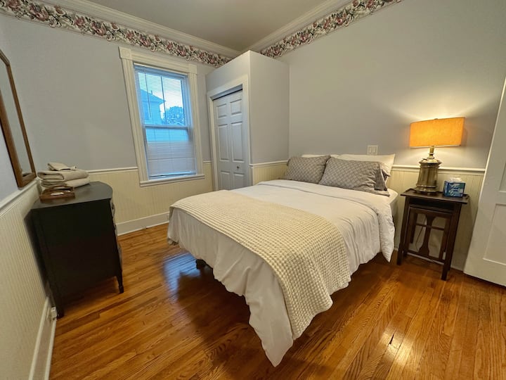 Charming Apartment In The Heart Of The Berkshires - Pittsfield, MA