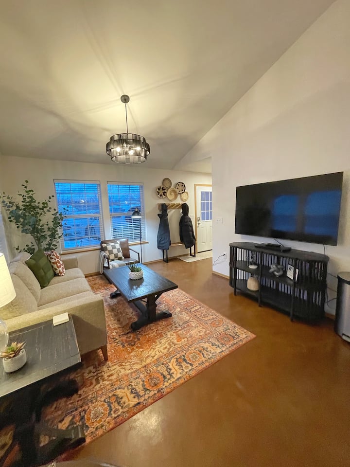 Private & Quiet! 2bd/2ba W/ Laundry & Mt. Views! - Palmer, AK