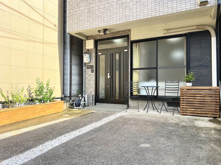 大阪日式3層独栋，帶停车位，3臥室適合6人家庭或團體,提前預定享優惠,長租最高半價優惠,歡迎咨詢 - Osaka, Japan