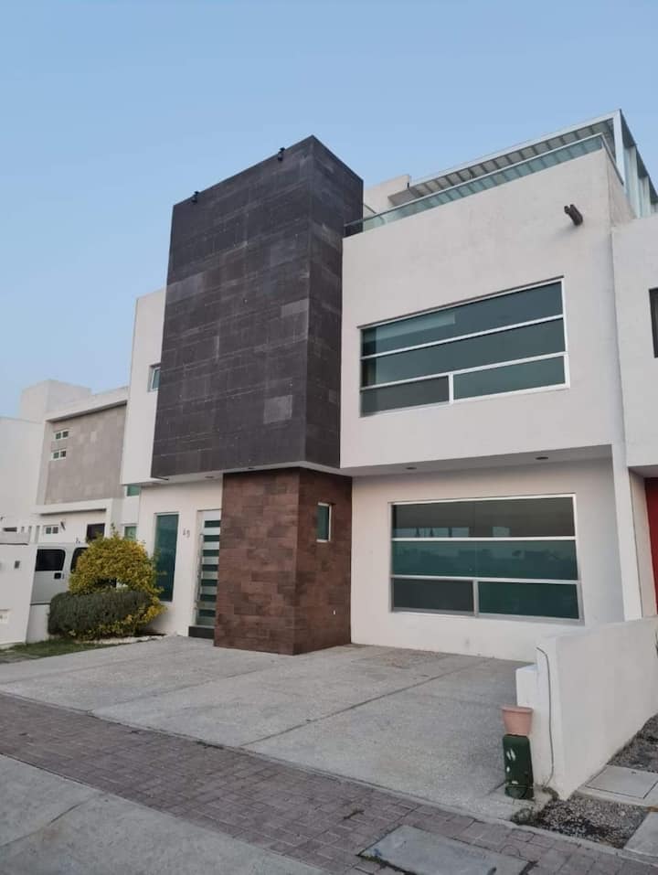 Casa Amplia A 15 Min Del Centro - Santiago de Querétaro