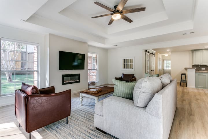 Cozy Dog-friendly Cottage Walkable To Main Street - Lewisville