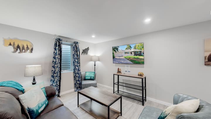 Modern & Updated Unit In Prime Location - Englewood, CO