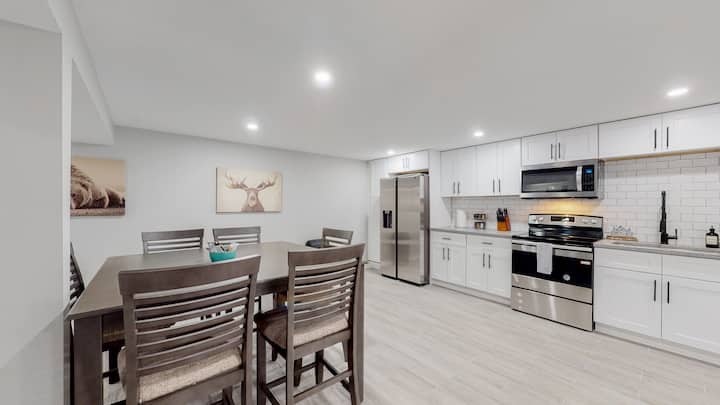 Modern & Updated Unit In Prime Location - Water Slides, Littleton