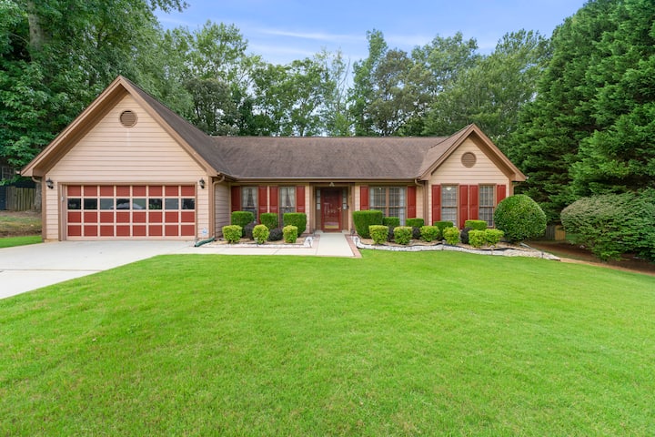 Lawrenceville Suburban Oasis - Lawrenceville, GA