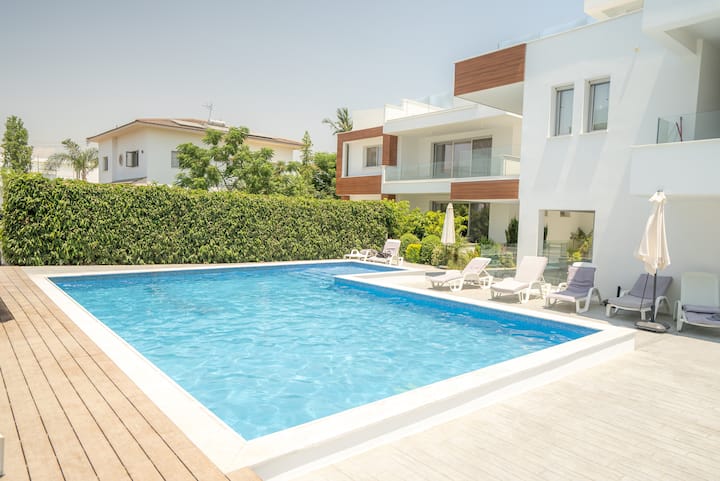 Hubstay: Tamara Gardens 2 Bed  Apt Suite With Pool - Larnaca