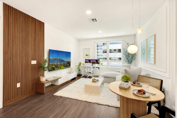 Alice | Upscale Stylish Elite Oasis W/ Pool, Gym - Costa Mesa, CA