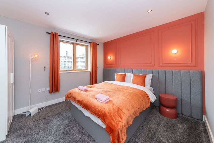 Newly Built Top-floor Flat With Private Terrace - Reading Station
