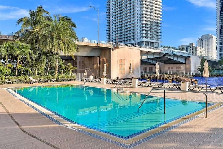 29c Great 2bd/2ba Apartment With Nice Views - Hallandale Beach, FL
