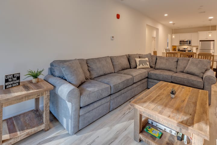 Gas Fireplace, Dog Friendly, Pools, Hot Tub - New Hampshire (State)