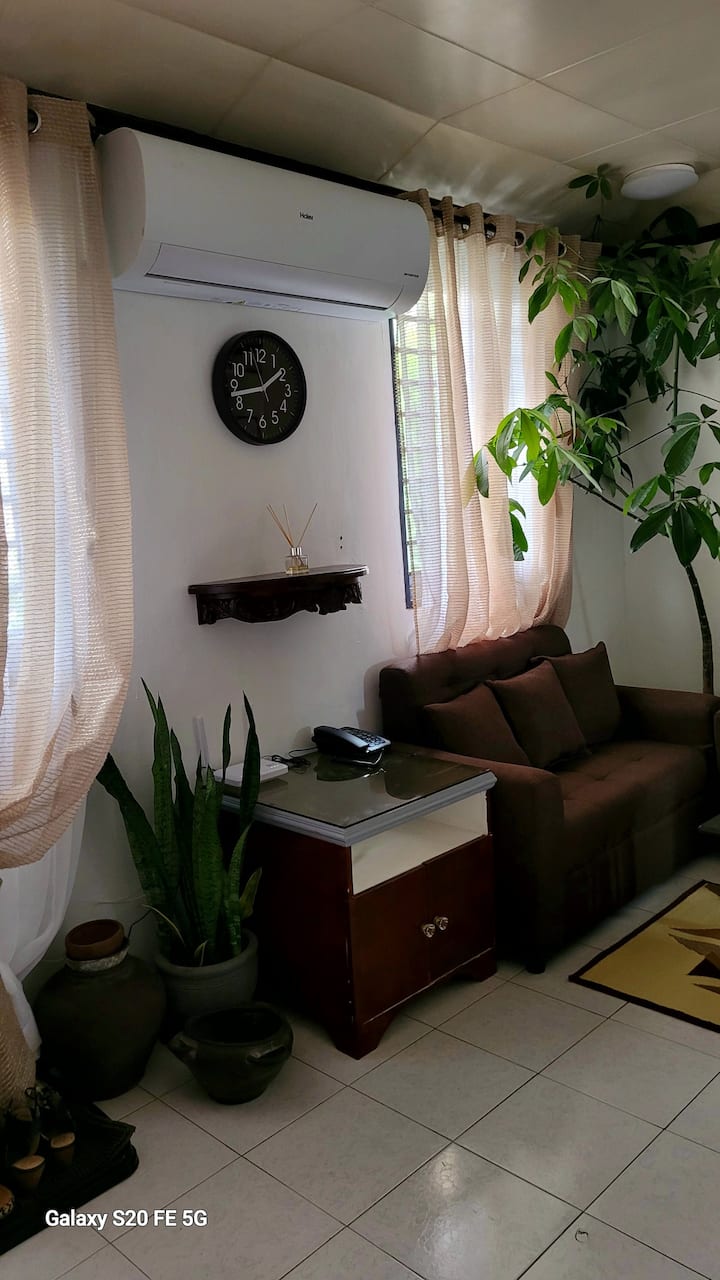 Eli's Cozy Home - Home In The City - Taguig