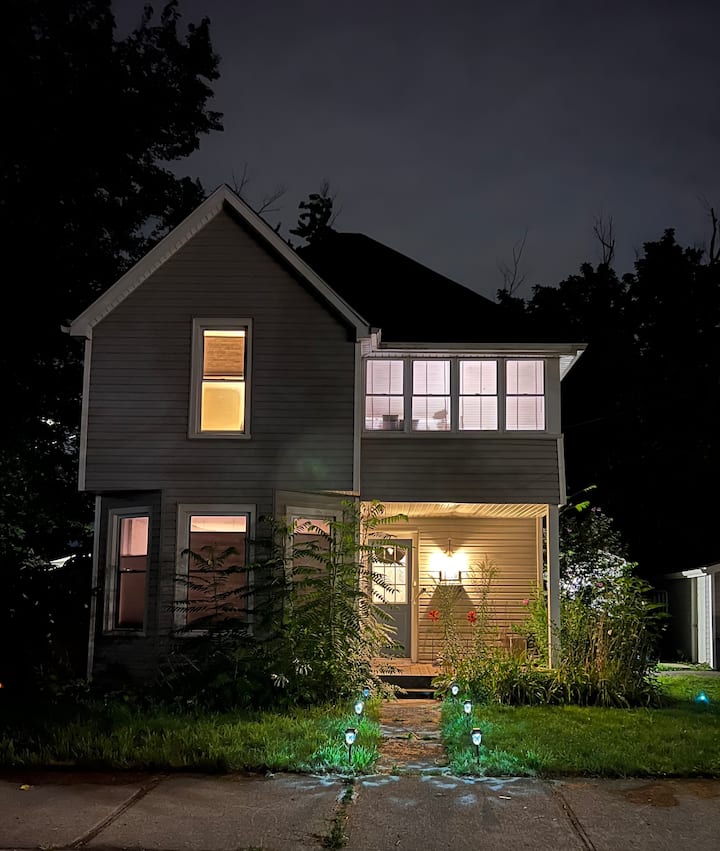 House In Niagara Falls/river Rd - Niagara Falls