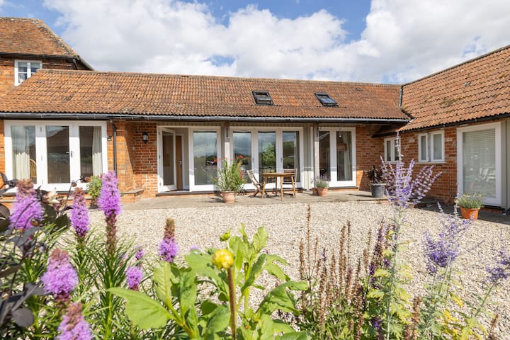 Large Airy 1 Bed, Idyllic Location. (Calf Shed) - Berkshire