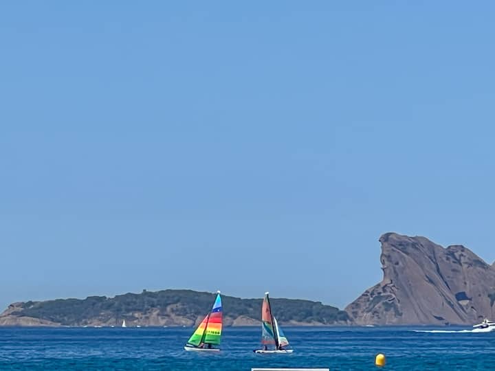 Pieds Dans L'eau - Saint-Cyr-sur-Mer