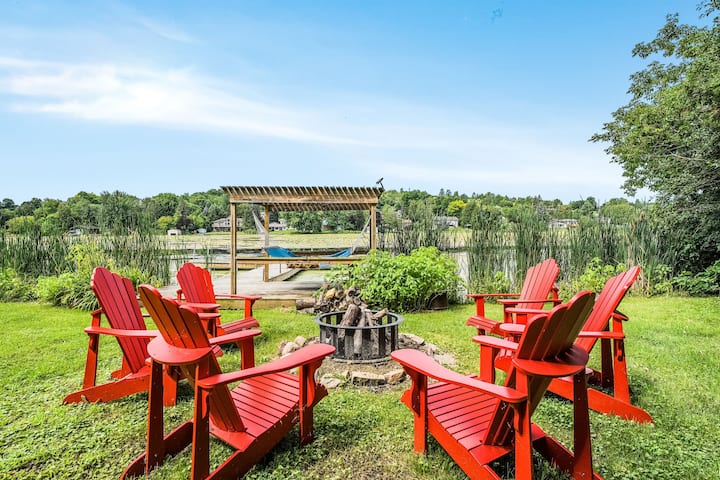 4bdrm Lake Chemong Retreat: Dock | Fire Pit | Bbq - Kawartha Lakes