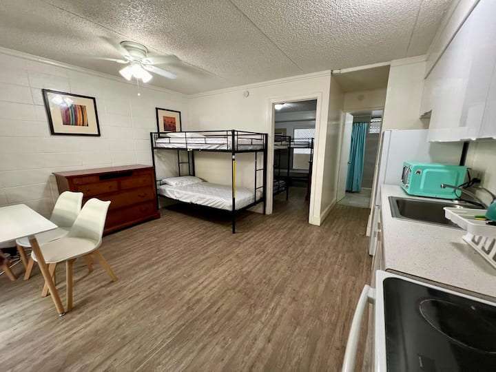 Waikiki Hostel Bunk Bed In Co-ed 6-person Dorm - Honolulu