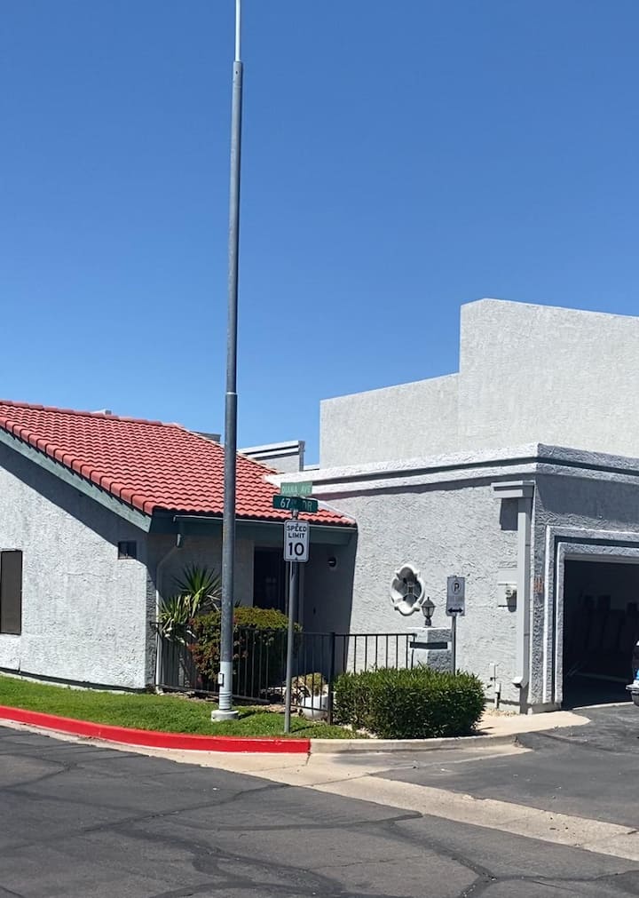 Cozzy 2 Bedroom Townhouse - Glendale