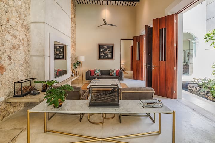 Modern Design Home In Santa Lucia - Mérida