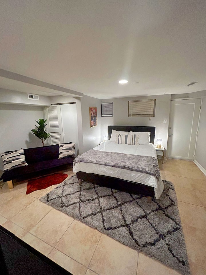 Cozy Capital Retreat | Greater Navy Yard | Fits 4+ - National Harbor, MD