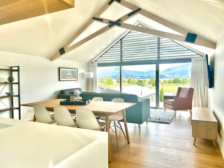 Stunning Lake View Apartment #1 - Wanaka