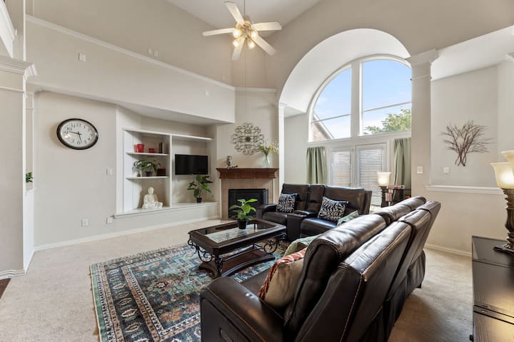 4 Br | Big Kitchen | Jetted Tub | Central Location - Plano, TX