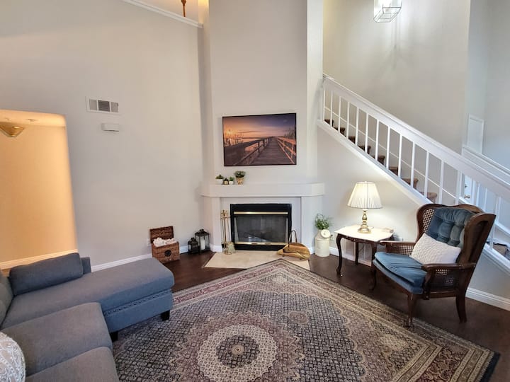 Working Travelers Fontana Home - Fontana, CA