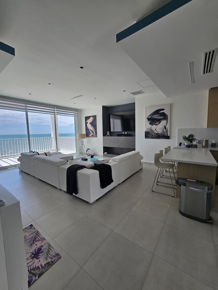 Oceanfront Luxury Condo
1 Bd/1.5ba Condo - Sonora