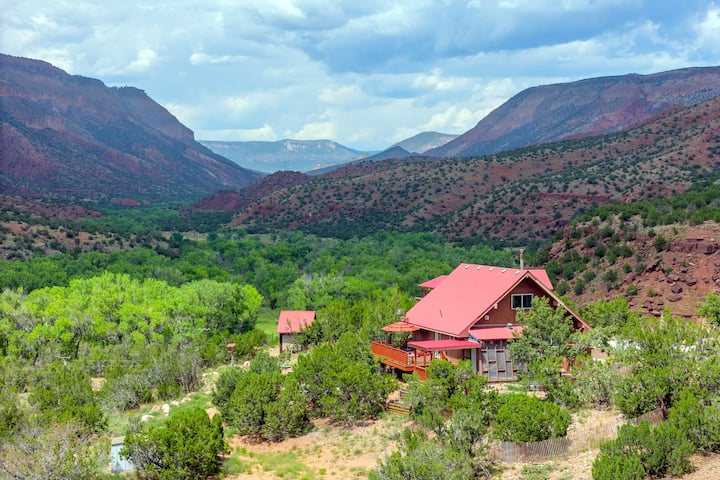 Modern Cottage | Hot Tub | Epic Views - San Ysidro, NM