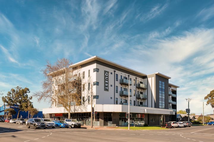 Quest Werribee - 3 Bedroom Apt - Werribee