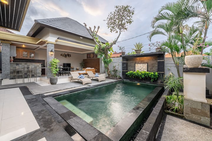 Q ~ Lo 2 -Tropical Warmth With Private Pool" - Legian