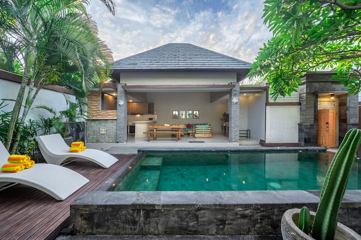 Q~lo 1 , 3 Br Villa With Private Pool - Seminyak
