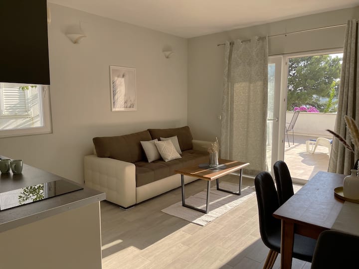 Illyrian Resort-apartment With Sea View + Terrace - Milna