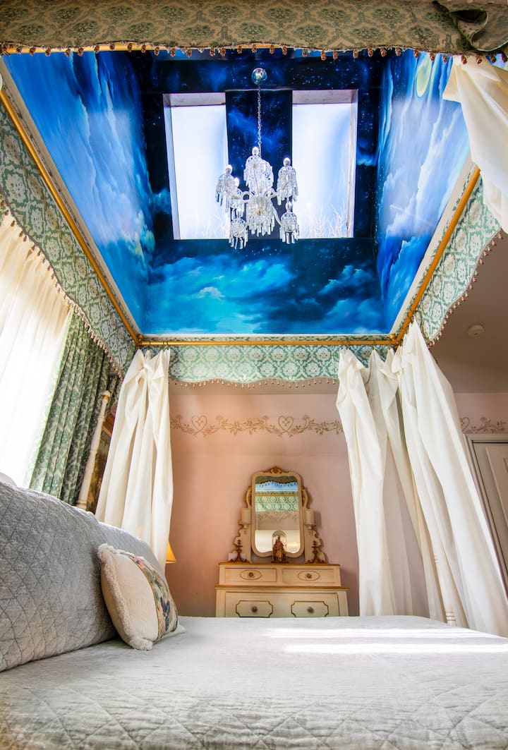 Moonlight & Roses Luxury King @Yardley Inn - Sterling, UT