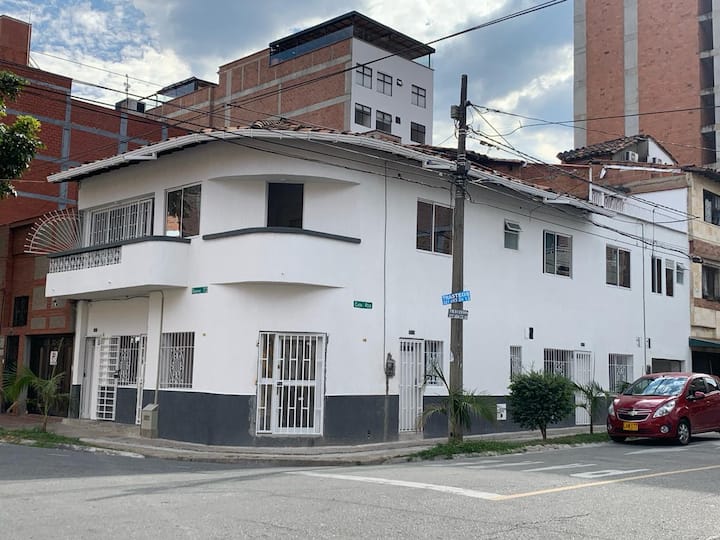 House With Capacity Up To 45 People! - Medellín