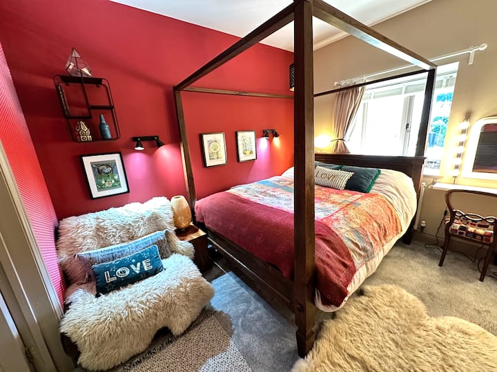 Mermaids Cave 4-poster Guest Suite - Salcombe