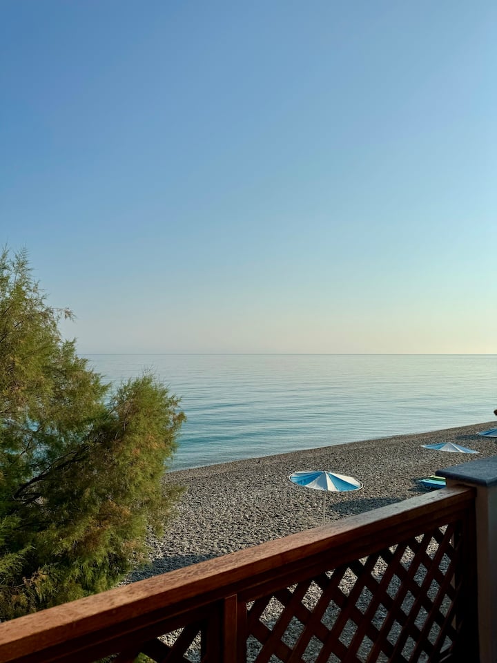 Betty's Beach House - By The Sea - Aydın