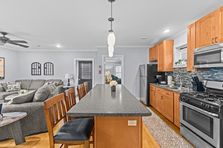 2br Burlington Apartment! - Shelburne, VT