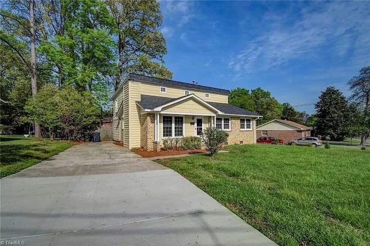 Awesome Atlanta Street 7 Bedroom House - Greensboro, NC