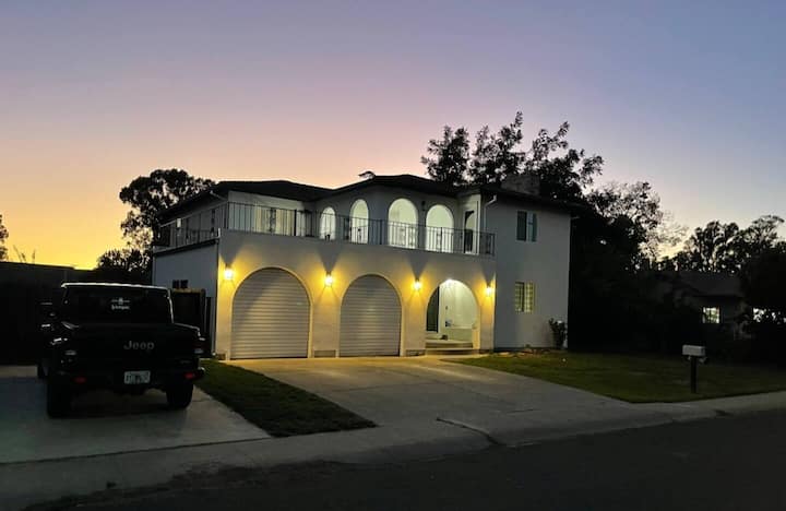 Relaxing Spacious Modern Spanish Home - Fairfield, CA