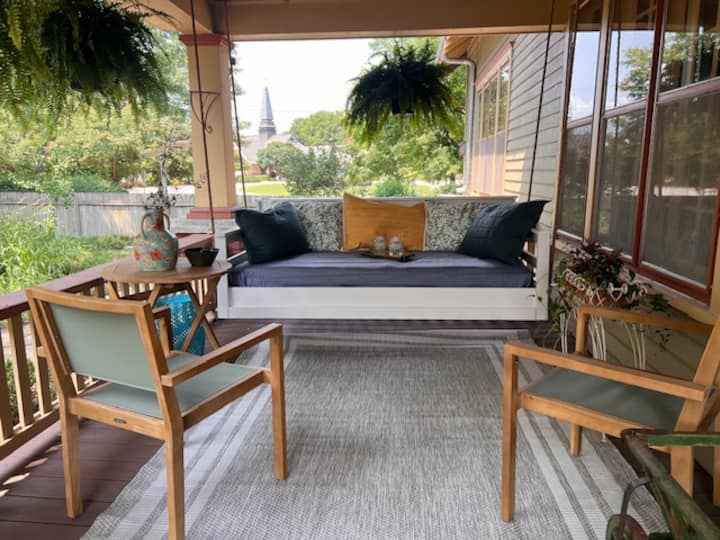 The Kelsey House Is A Spacious North Lawrence Home - Lawrence, KS