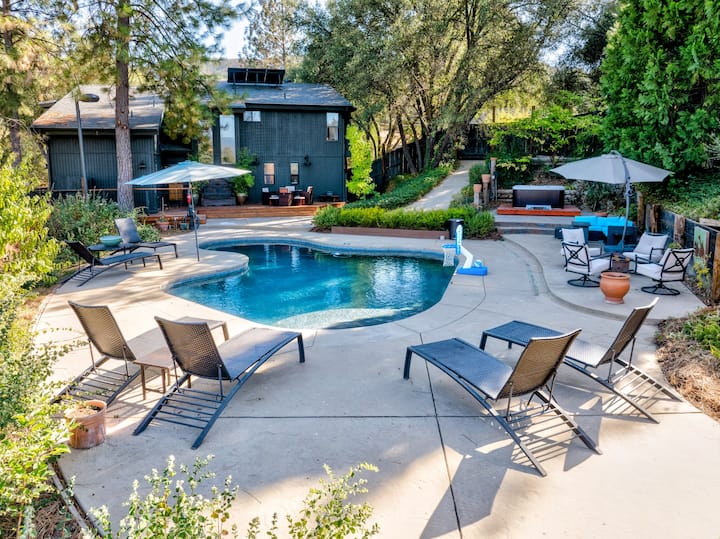 Spacious Mountain View Oasis - Pool, Spa & Game Rm - North Fork, CA