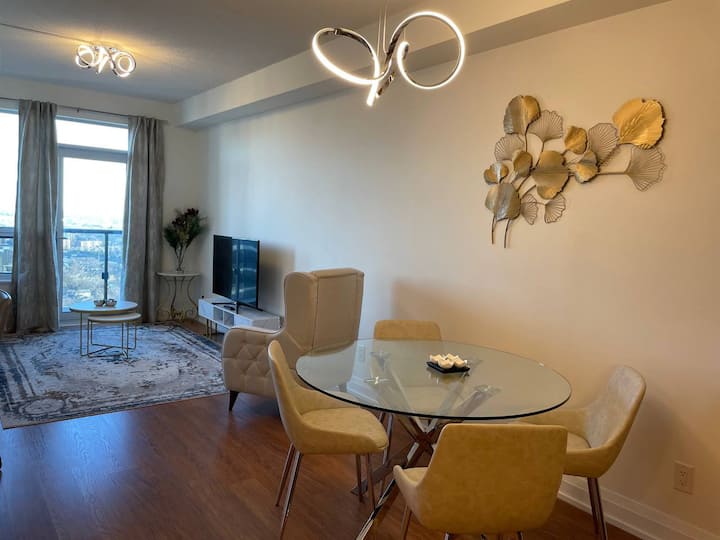 Modern High-floor Condo With City Views - Toronto