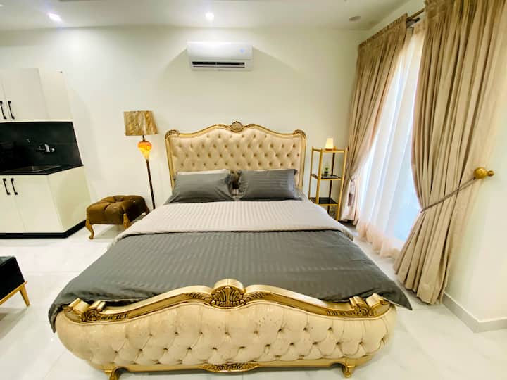 Elegant Luxury Suite With Gym, Pool & Cinema - Lahore