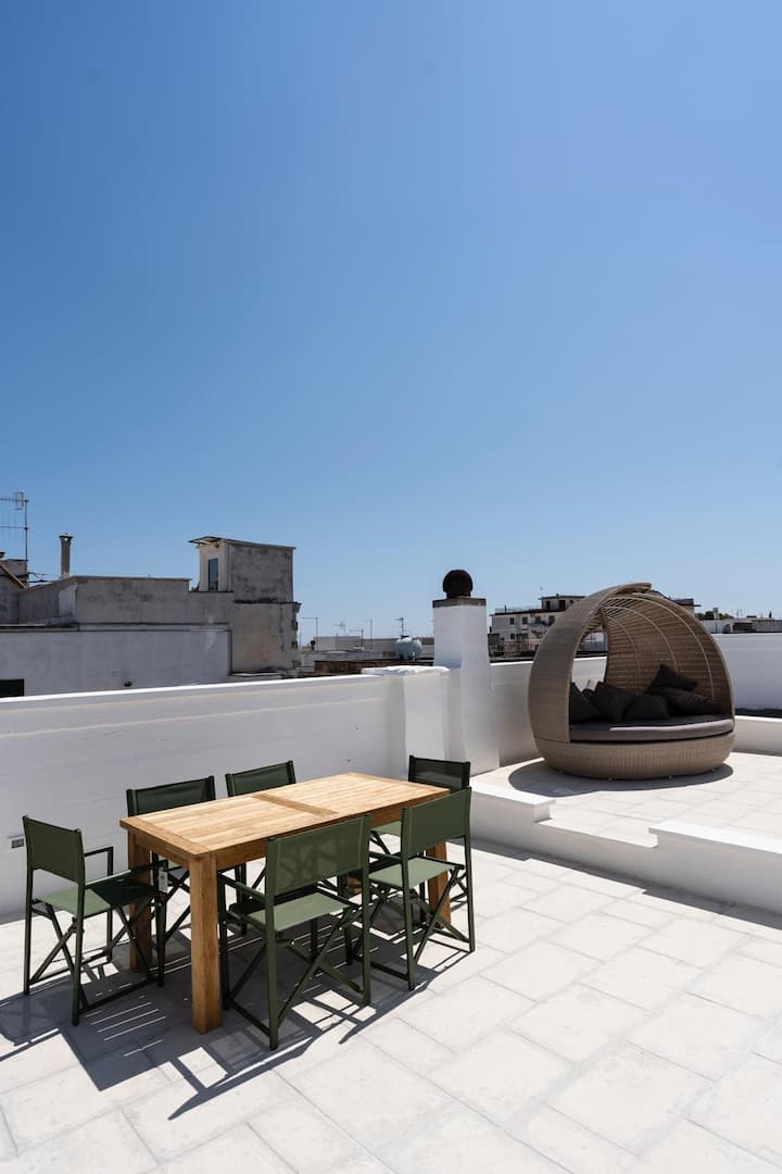Ampio Alloggio Con Terrazza In Centro Storico - Locorotondo