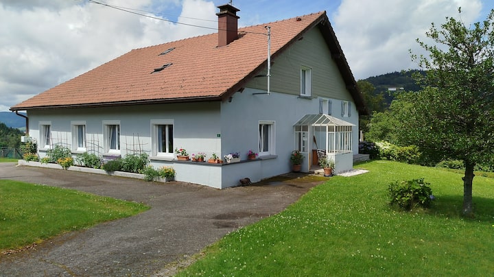 Gîte Solange 10 Km De Gérardmer. 4 à 5 Voyageurs - Vogesen