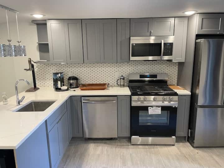 Newly Renovated 1bed With Parking On Palisade Ave - Hoboken, NJ