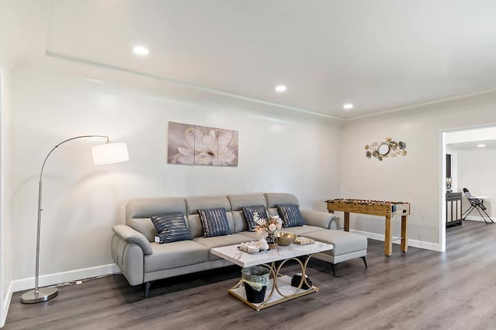 Stylish 3br/3ba Getaway | Family Fun & Relaxation - West Covina, CA