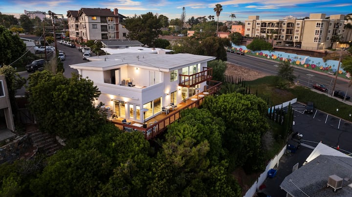 Luxury 7 Br Mission Hills Home With A View - San Diego, CA