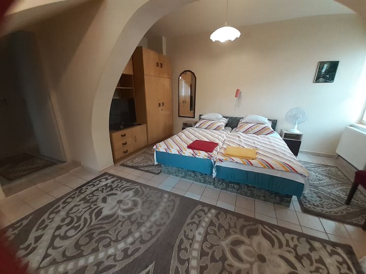 Emeleti Háromágyas Családi Szoba - Miskolc