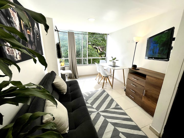 2 Bdrm/residencial Area/well Lit - Medellín, Colombia