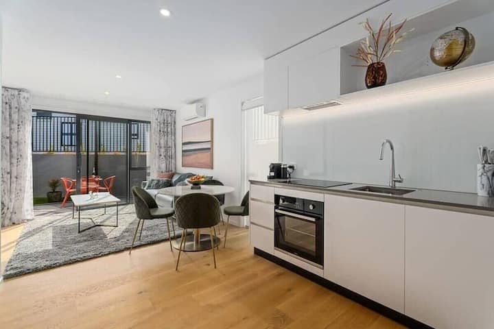 Explore Wanaka - Mountain Views, Riverside Locale - Wanaka